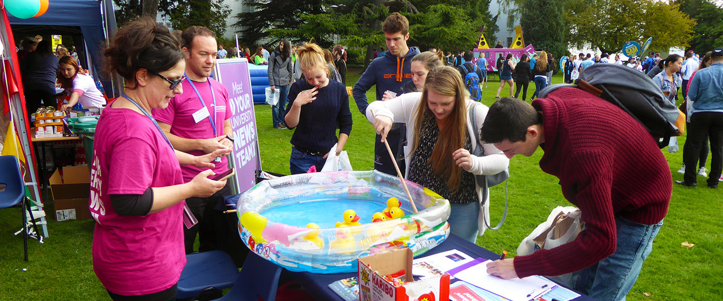 Freshers’ Fayre welcomes new students - University of Gloucestershire